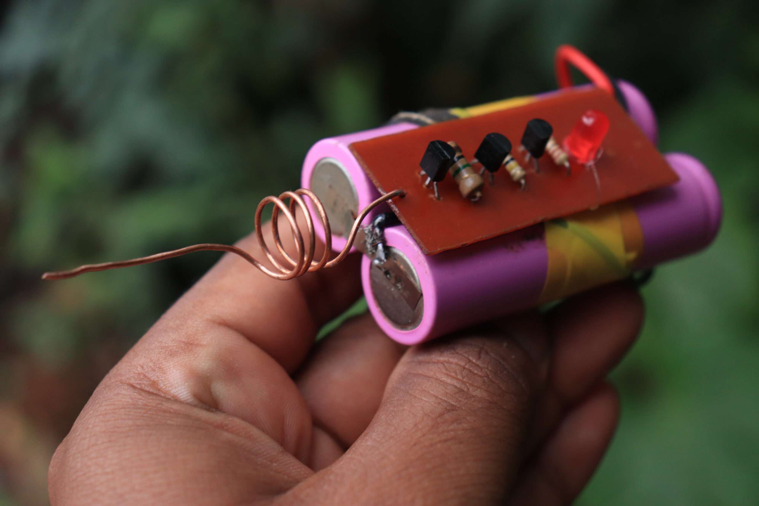 Electrical Testing Tools: Wireless AC Line Detector Circuit